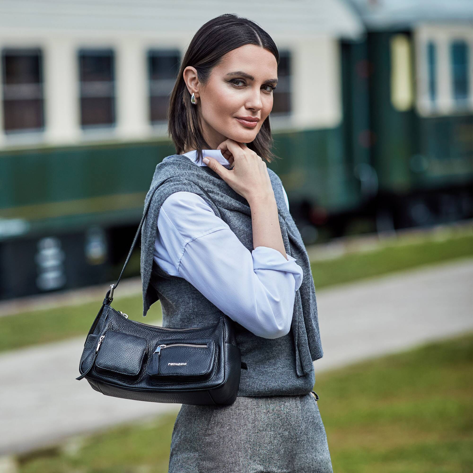 Hobo com pele suave e fecho de correr para mulher. WHA-671 | PIKOLINOS