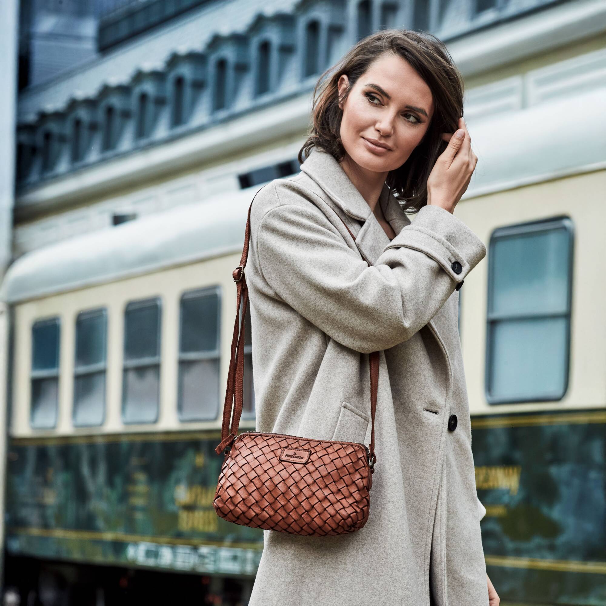 Bolso de piel con cierre de cremallera para mujer. WHA-1137 | PIKOLINOS